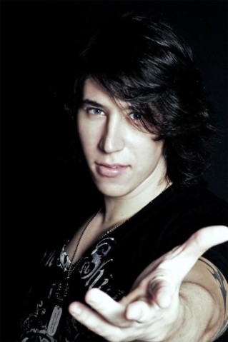 Lucas Scudeller lança CD de estreia em show hoje (25) em São Paulo ...