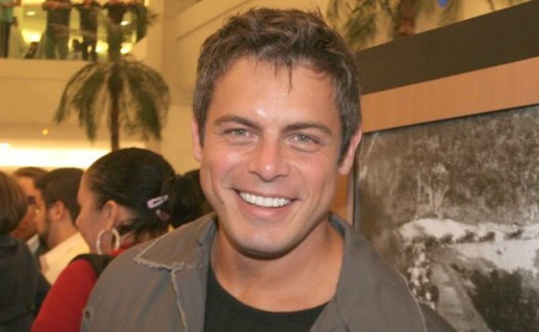 Luigi Baricelli completa 40 anos interpretando o drama familiar de ...