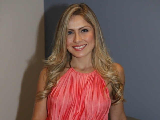 Renata, do BBB 12, fala sobre fazer ensaio sensual junto com Rafa – Vírgula