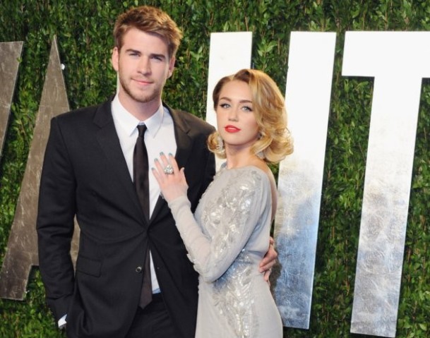Miley Cyrus voltou com o noivo Liam Hemsworth, diz site – Vírgula