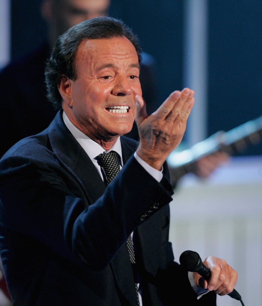 Julio Iglesias completa 70 anos: relembre os melhores momentos de sua ...