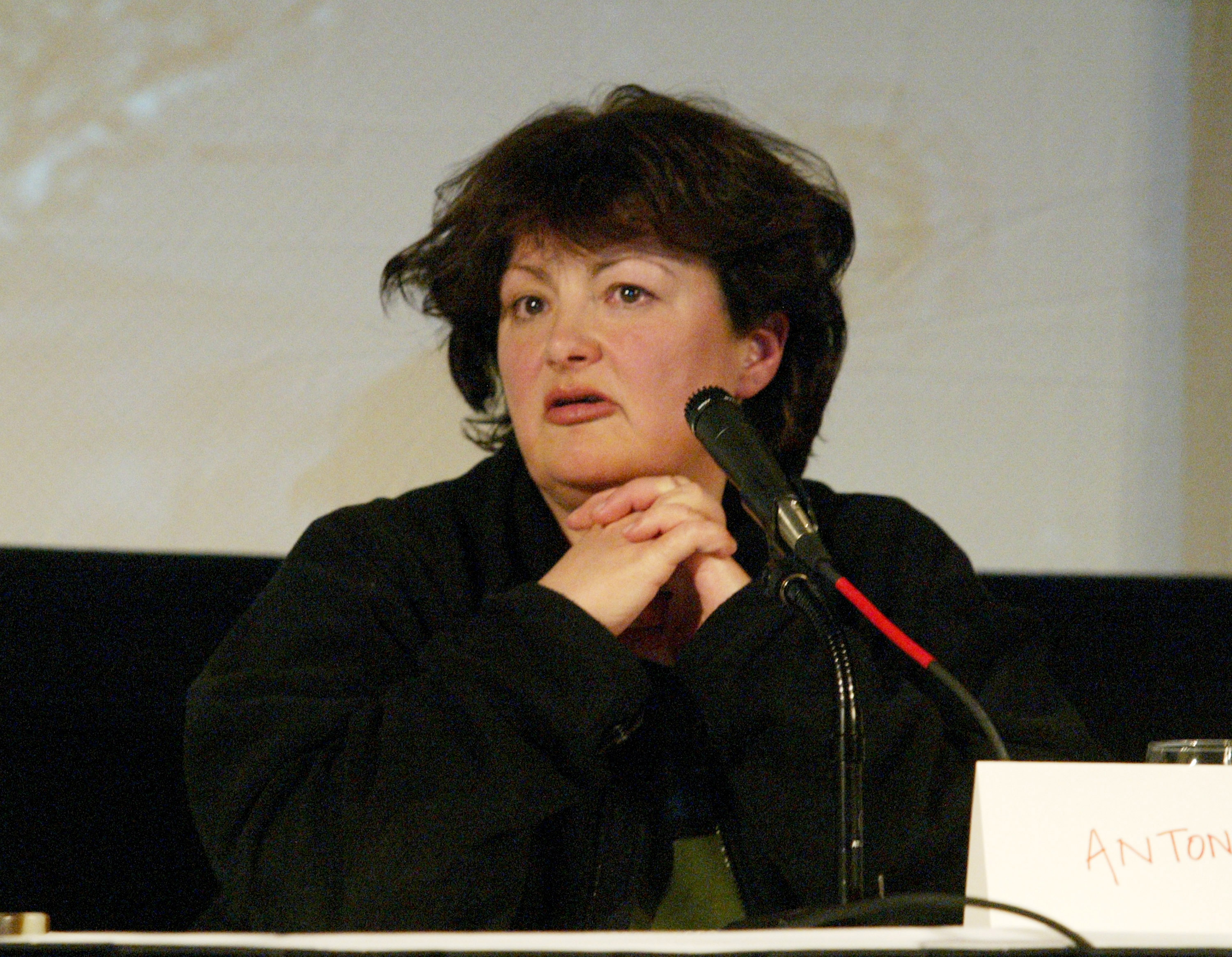 Diretora britânica Antonia Bird morre aos 54 anos – Vírgula