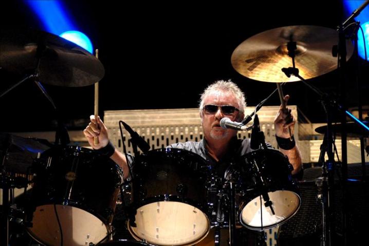 Roger Taylor, baterista do Queen, cria “montanha-russa” em seu novo ...