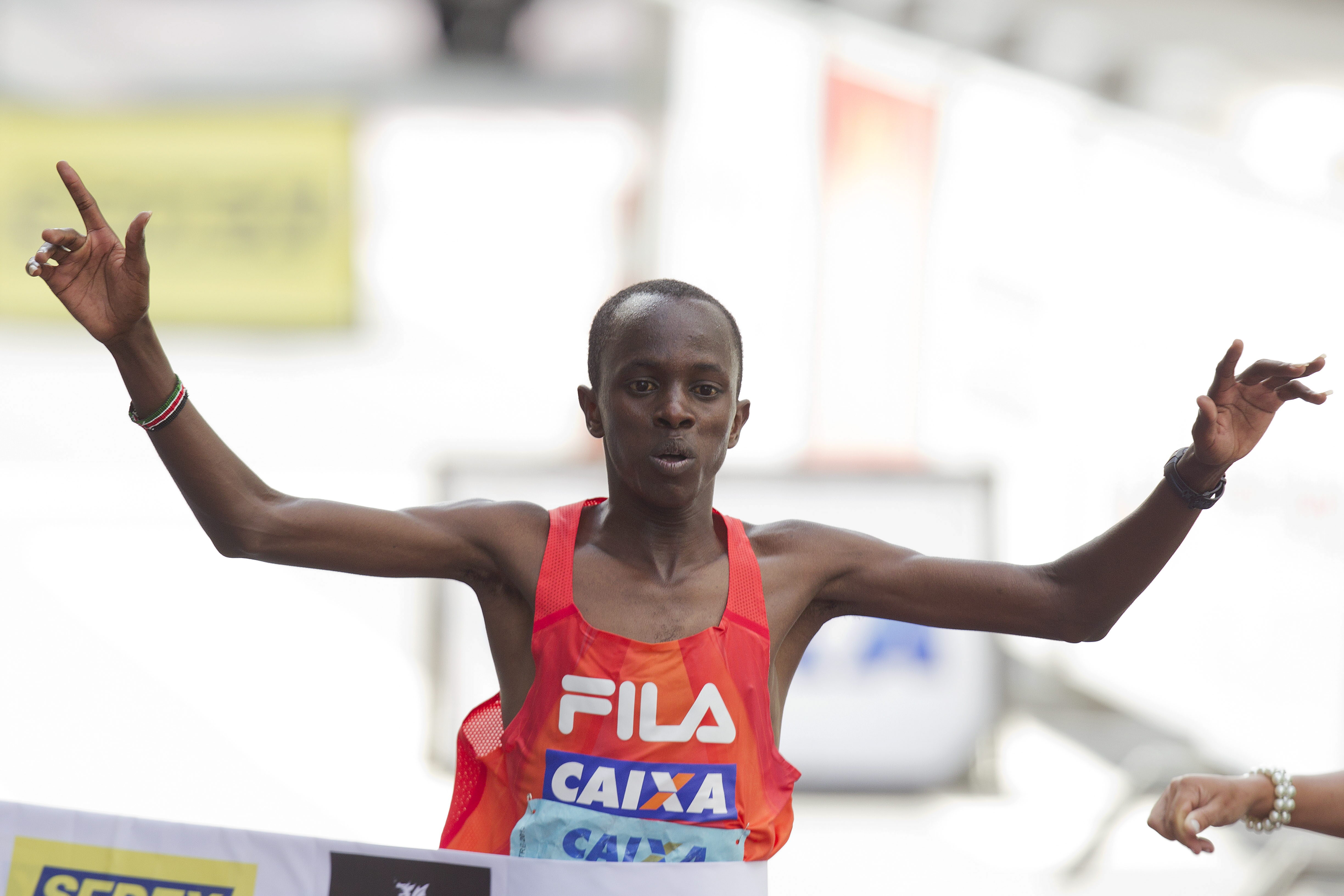 Quenianos voltam a dominar São Silvestre; melhor brasileiro termina em ...