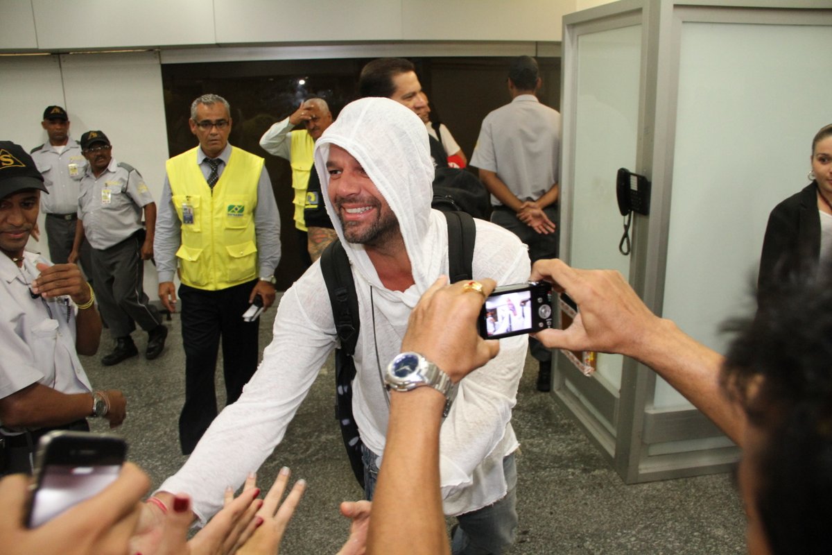 Ricky Martin chega ao brasil para gravar clipe oficial da Copa do Mundo ...