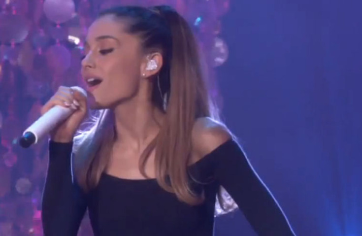 Ariana Grande canta música para o avô em programa de combate ao câncer ...
