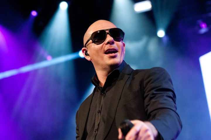Pitbull recebe “diploma honorário” do Doral College de Miami – Vírgula