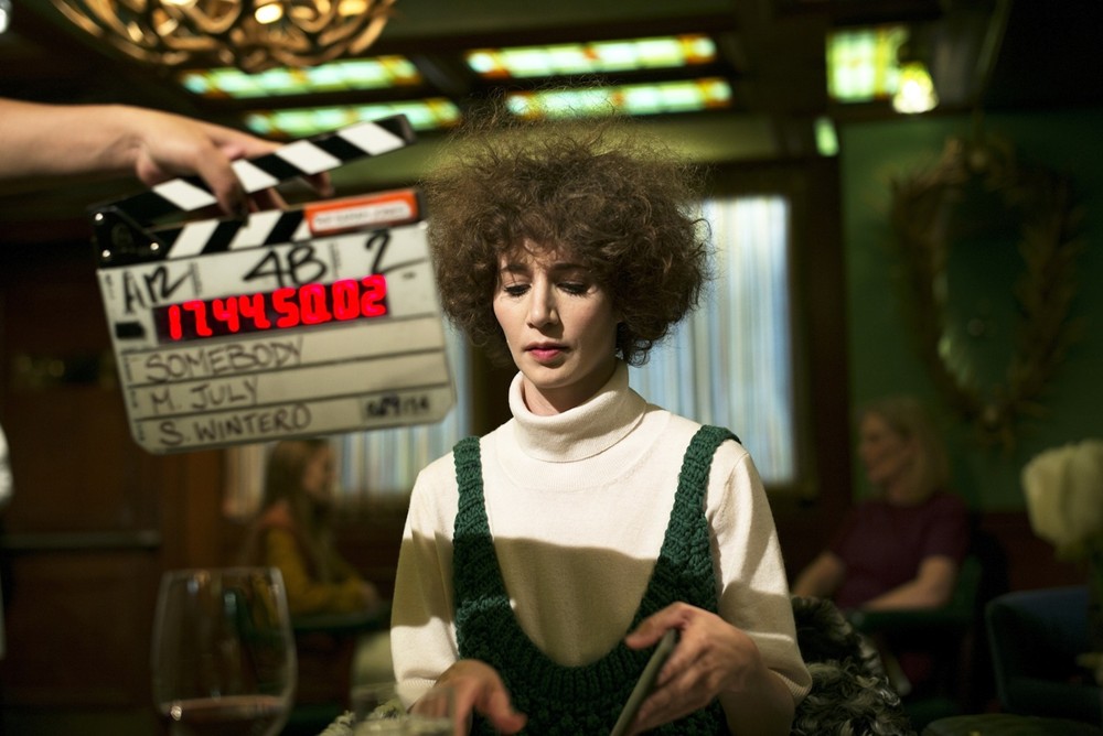 Miranda July cria aplicativo e filme para grife Miu Miu sobre o ...