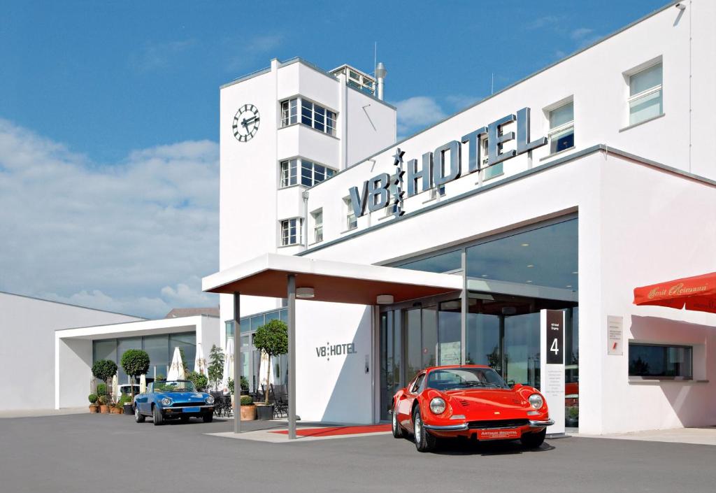 V8 Hotel, o hotel perfeito para fãs de carros – Vírgula