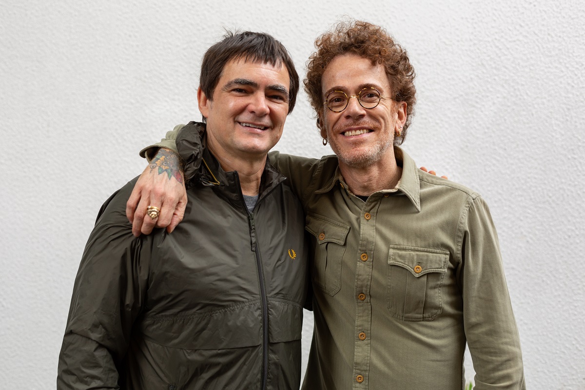 Nando Reis e Samuel Rosa fazem live exclusiva – Vírgula